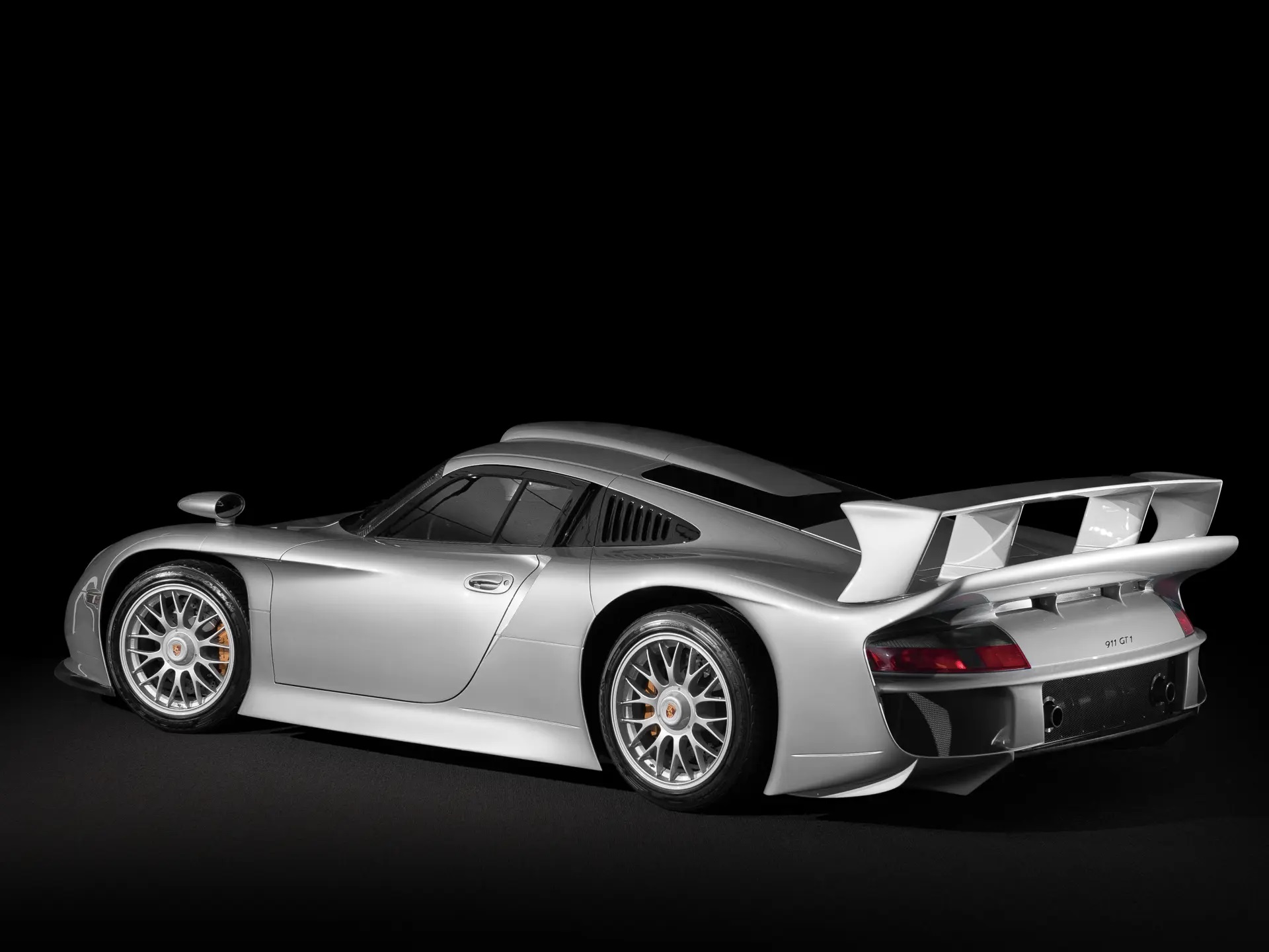 How Different Is The Tuthill GT One From The Porsche 911 GT1 ...